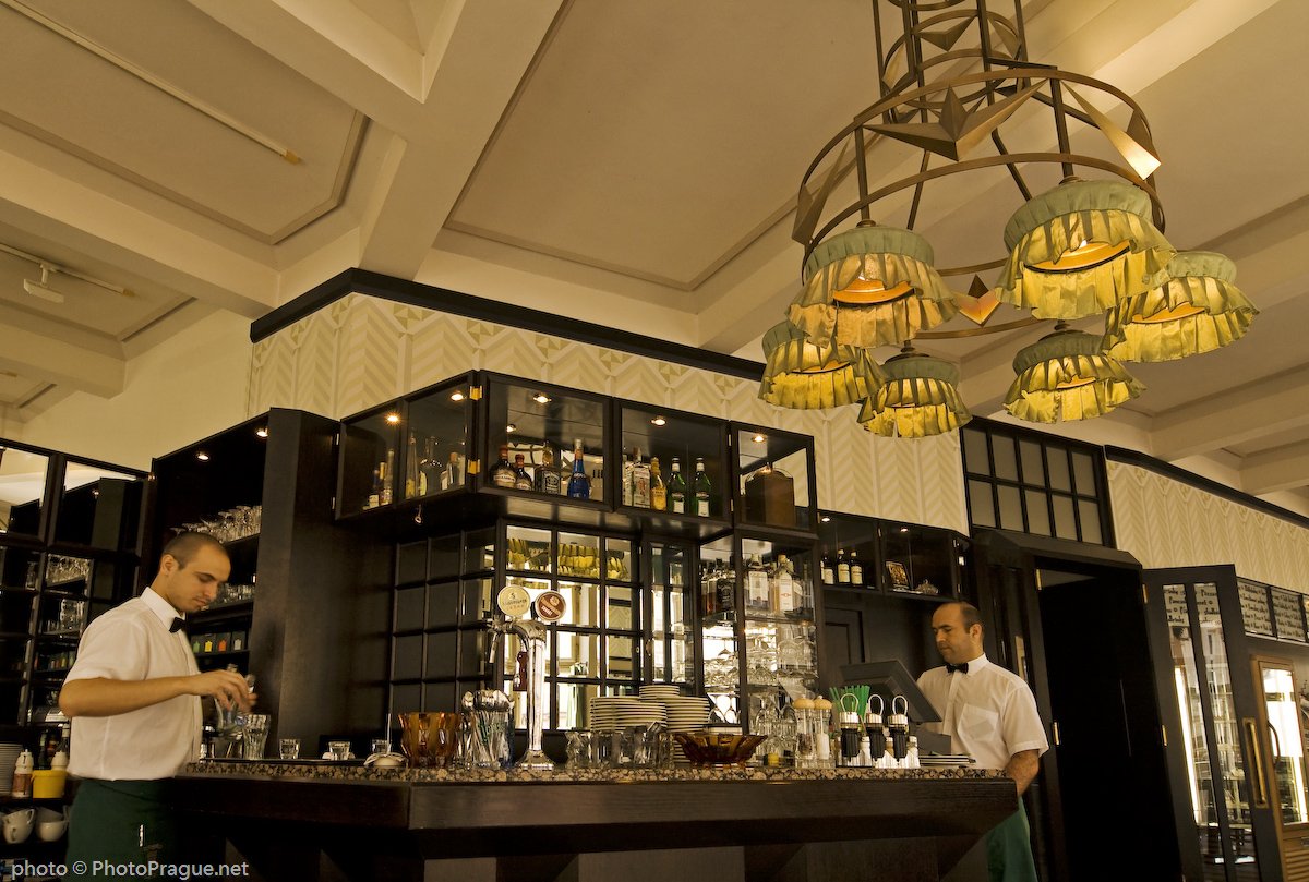 La Casa della Madonna Nera | Avantgarde Prague